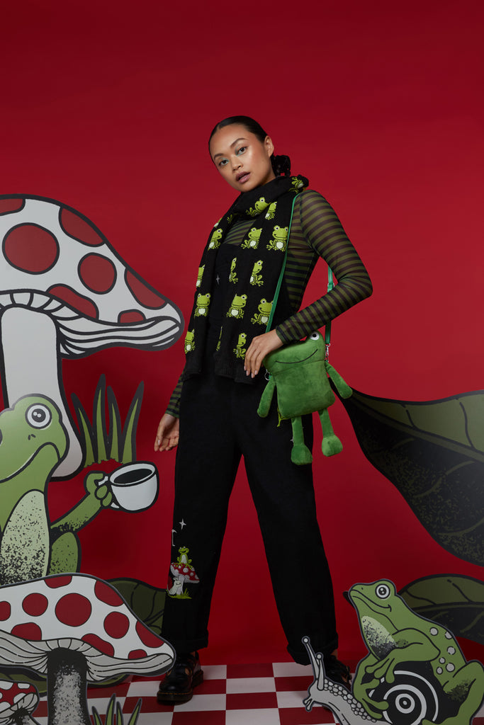 Frog Scarf – Dangerfield